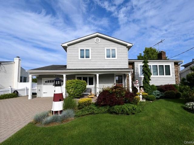 223 W End Ave, Massapequa, NY 11758