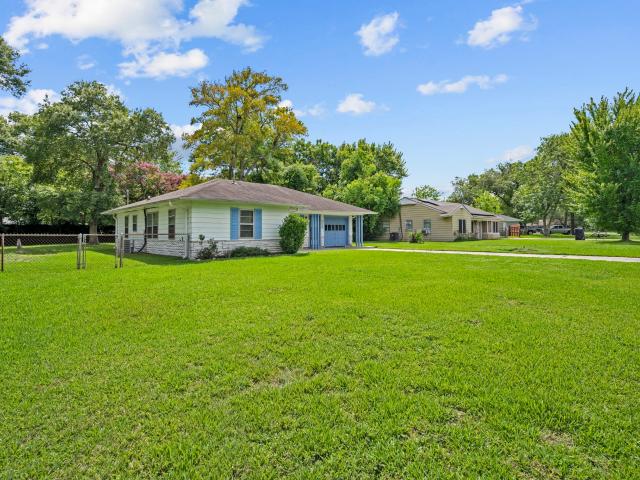 223 Wildwood St, Baytown, TX 77520 | MLS #80394 | Compass