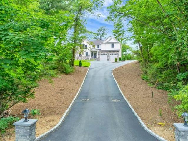 223 Townline Rd, Commack, NY 11725