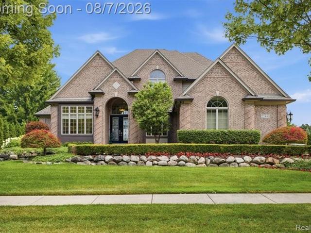 22440 Darcey Ct, Novi, MI 48374