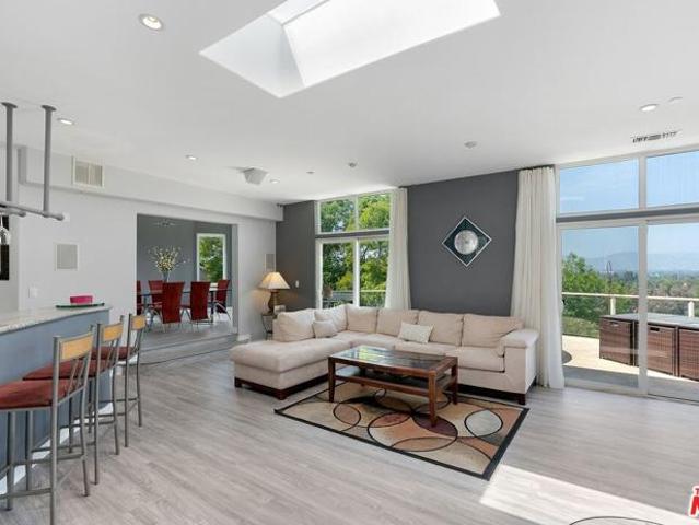 22449 Cass Ave, Woodland Hills, CA 91364