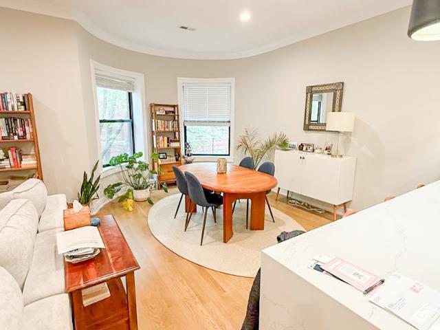 2244 N Kenmore Avenue # 2S
