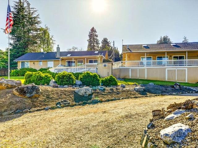 2244 Hillside Dr, Medford, OR 97502