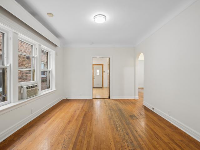 2244 W Argyle Street