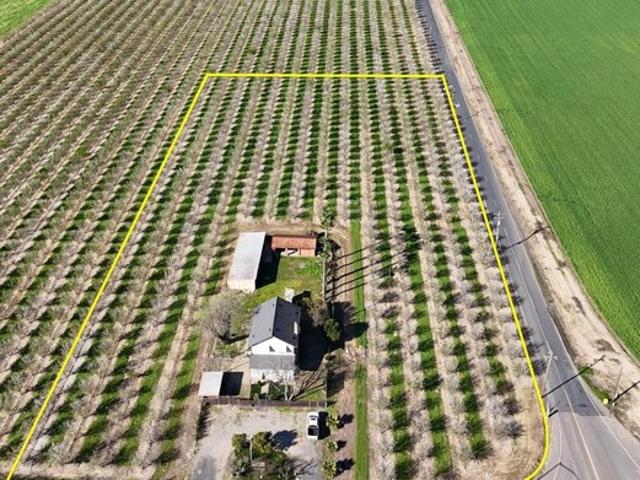 22451 Highway 120 St, Escalon, CA 95320