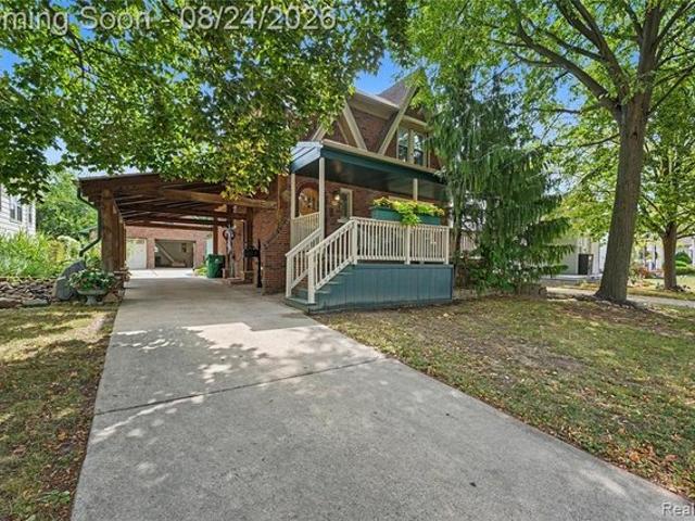 22454 Virginia Ave, Eastpointe, MI 48021