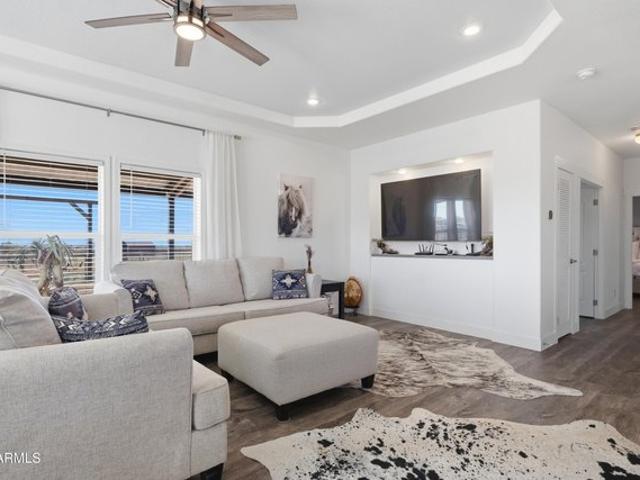 22454 W Steel Horse Rd, Congress, AZ 85332