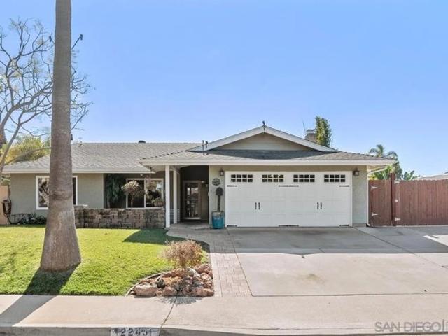 2245 Nob Hill Dr, Carlsbad, CA 92008