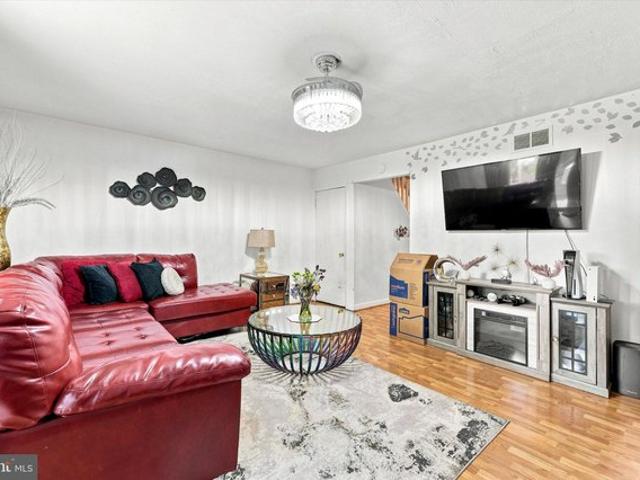 2245 Dickens Ter, Newark, DE 19702