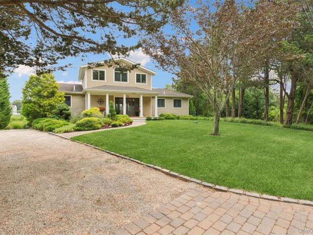 2245 Little Peconic Bay Ln, Southold, NY 11971