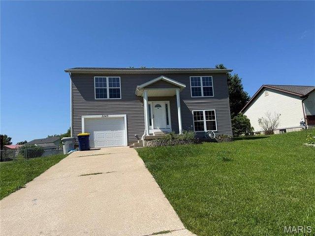 2245 Pinta Dr, Warrenton, MO 63383