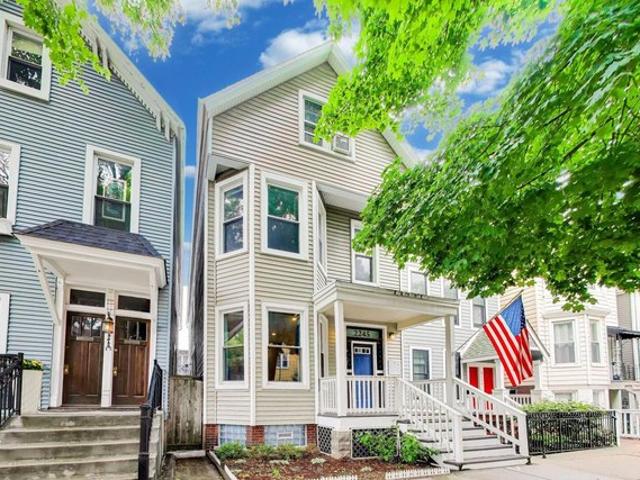 2245 W Melrose St, Chicago, IL 60618