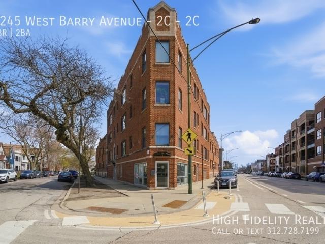 2245 West Barry Avenue 2C, 1 bed, 2 full baths
