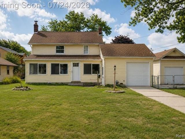 22464 Beach St, Saint Clair Shores, MI 48081
