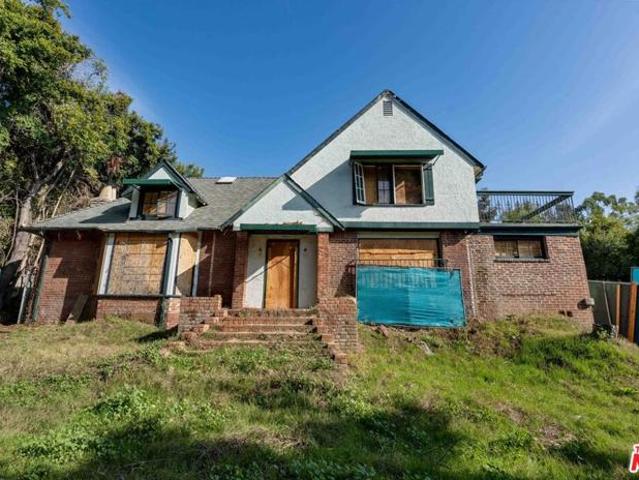 2246 N Edgemont St, Los Angeles, CA 90027