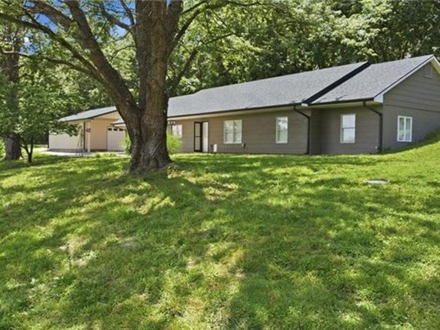 2246 NE State Route H, Butler, MO 64730