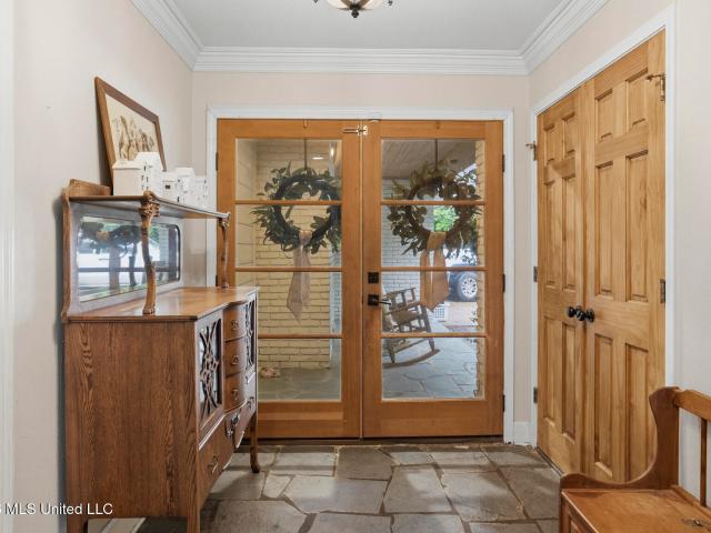 2246 Greenbriar Drive