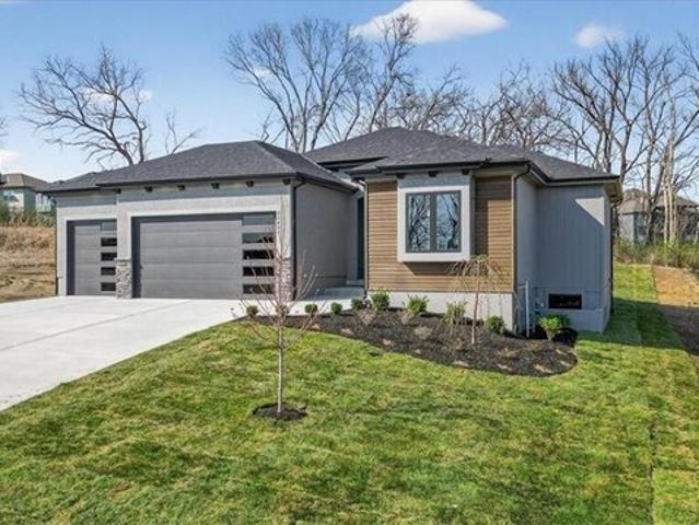 22480 W 89th Ter, Lenexa, KS 66227