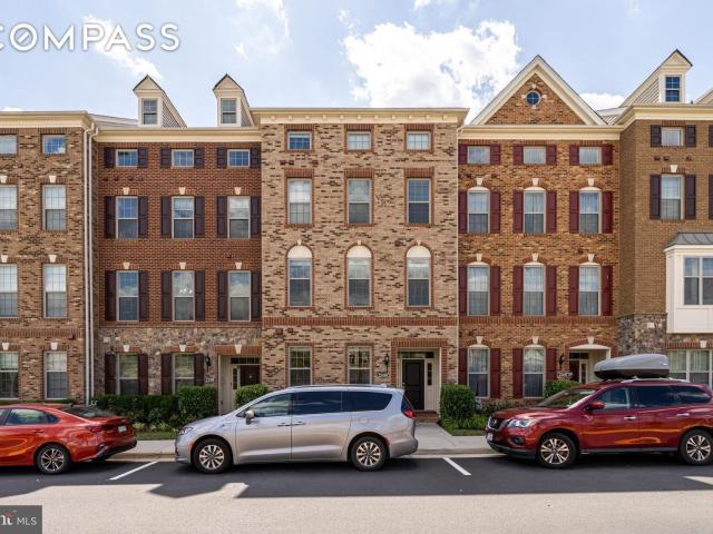 22489 Naugatuck Square, Ashburn, VA