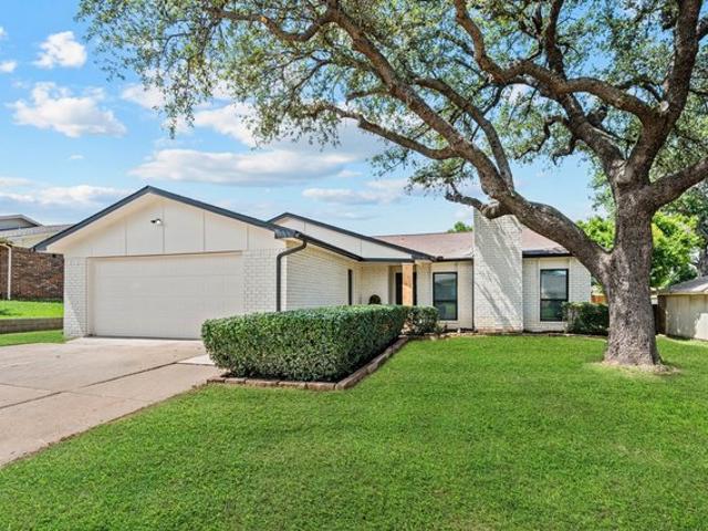 2248 Cottonwood Ln, Bedford, TX 76021
