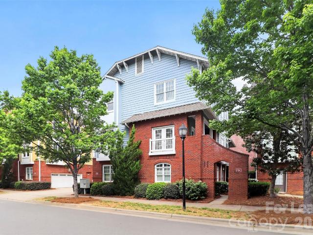 2248 Lyndhurst Avenue