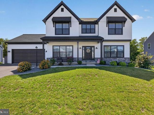 2249 S Autumn Chase Dr, Mechanicsburg, PA 17055