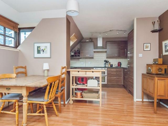 2249L Windmill Place, Edinburgh, EH8 9XQ