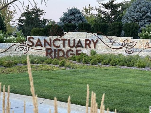 22403 Sanctuary Ridge Dr, Omaha, NE 68022