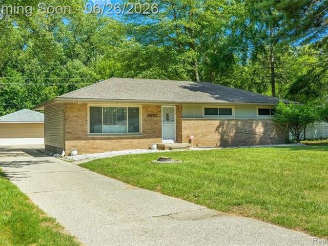 22400 Leewright Ave, Southfield, MI 48033