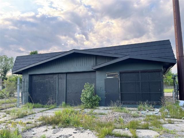 22400 Schoolcraft