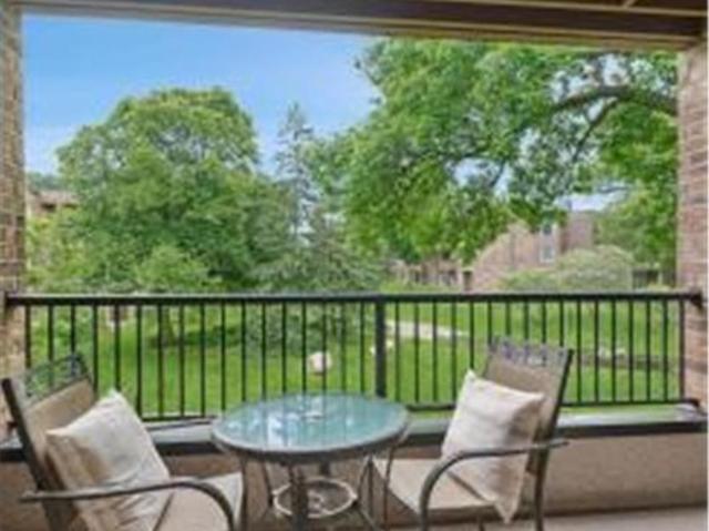 2240 Midland Grove Rd Apt 201, Roseville, MN 55113
