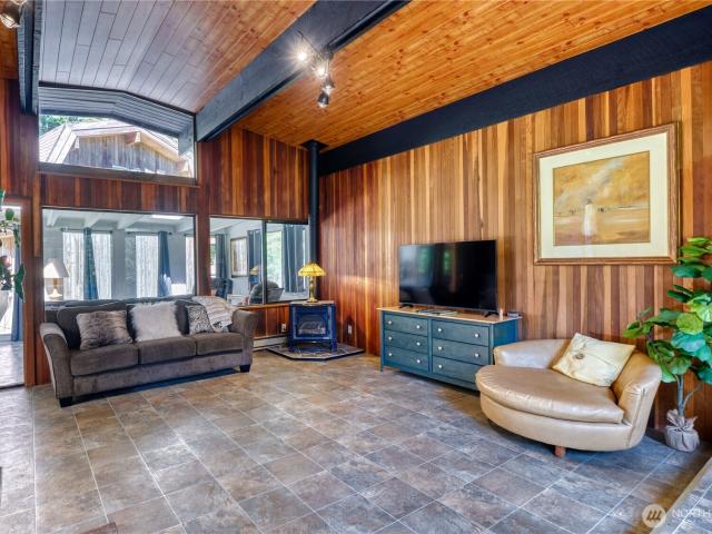 2240 Cedar Point Drive