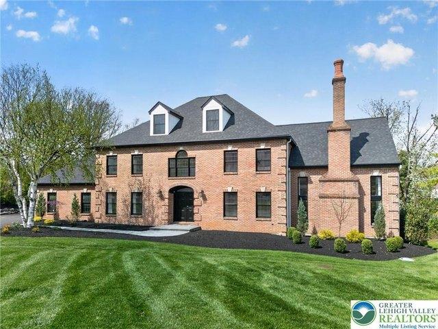 2240 Greenwood Rd, Allentown, PA 18103