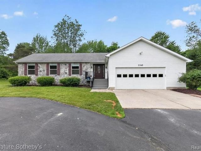 2240 Hidden Lake Trl, Brandon, MI 48462