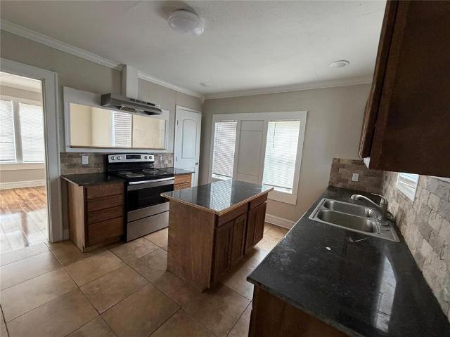 2240 Pin Oak Circle