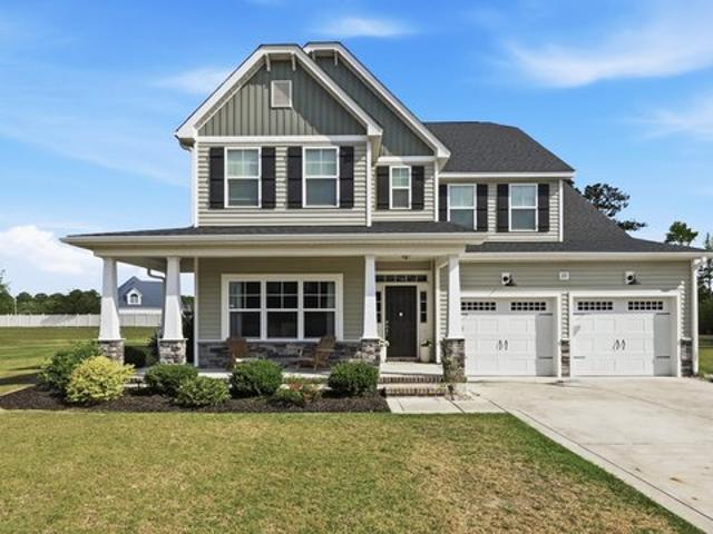 2240 Three Oaks Dr, Greenville, NC 27858
