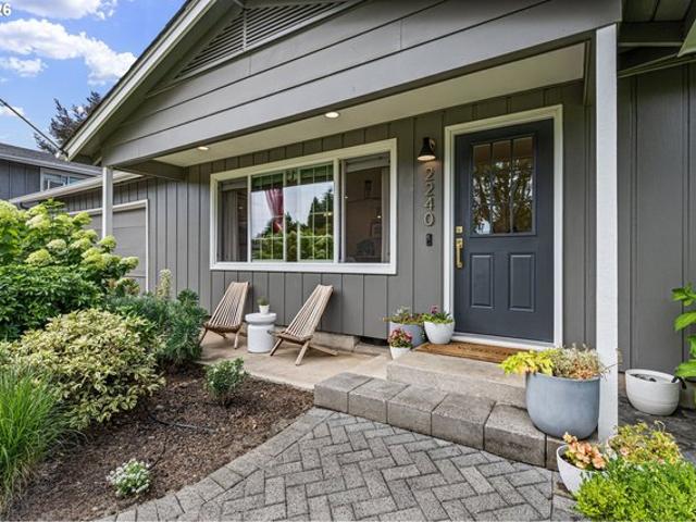 2240 Valhalla St, Eugene, OR 97401