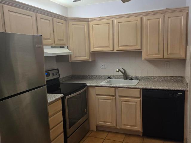 2240 W Good Hope Rd, Unit 30