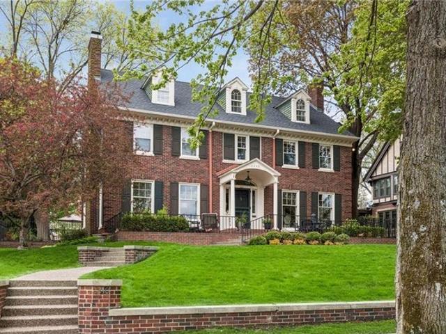 2240 W Lake of the Isles Pkwy, Minneapolis, MN 55405