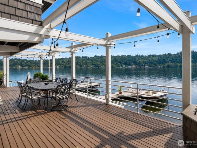 2240 W Lake Sammamish Pkwy NE
