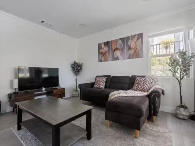 2241 N Niagara St #101, Burbank, CA 91504