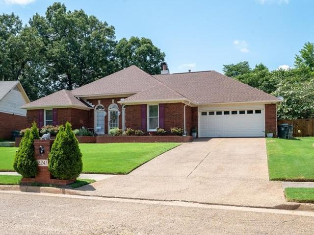2241 Oak Hollow Ln, Memphis, TN 38016