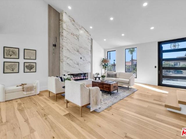 2241 Avenida Salvador