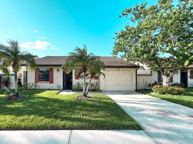 2241 SE Barrington St, Port Saint Lucie, FL 34952