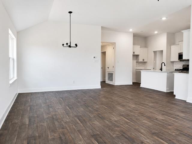 2241 W Post Oak Circle