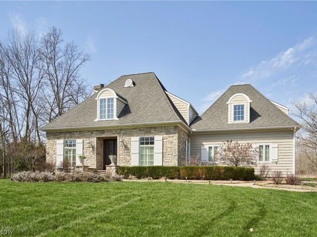 2242 Rock Crk N, Akron, OH 44333