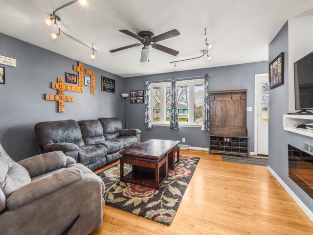 2242 W Carrington Ave