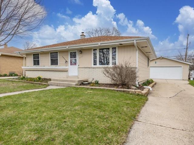 2242 W Carrington Ave, Oak Creek, WI 53154