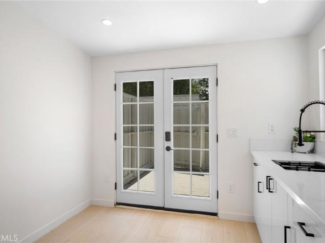 22432 Burbank 1/2