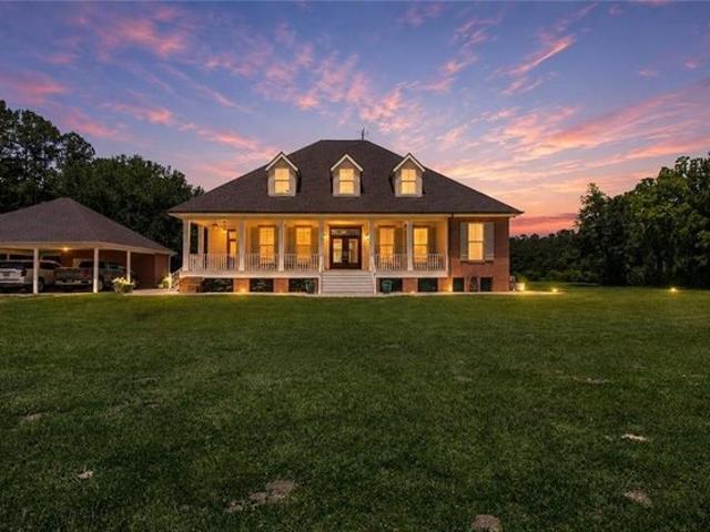 22435 Hoffman Rd, Mandeville, LA 70471